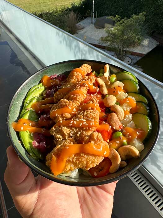 Crispy Chicken Poke Bowl - Lækkert, let og ligetil 2.0